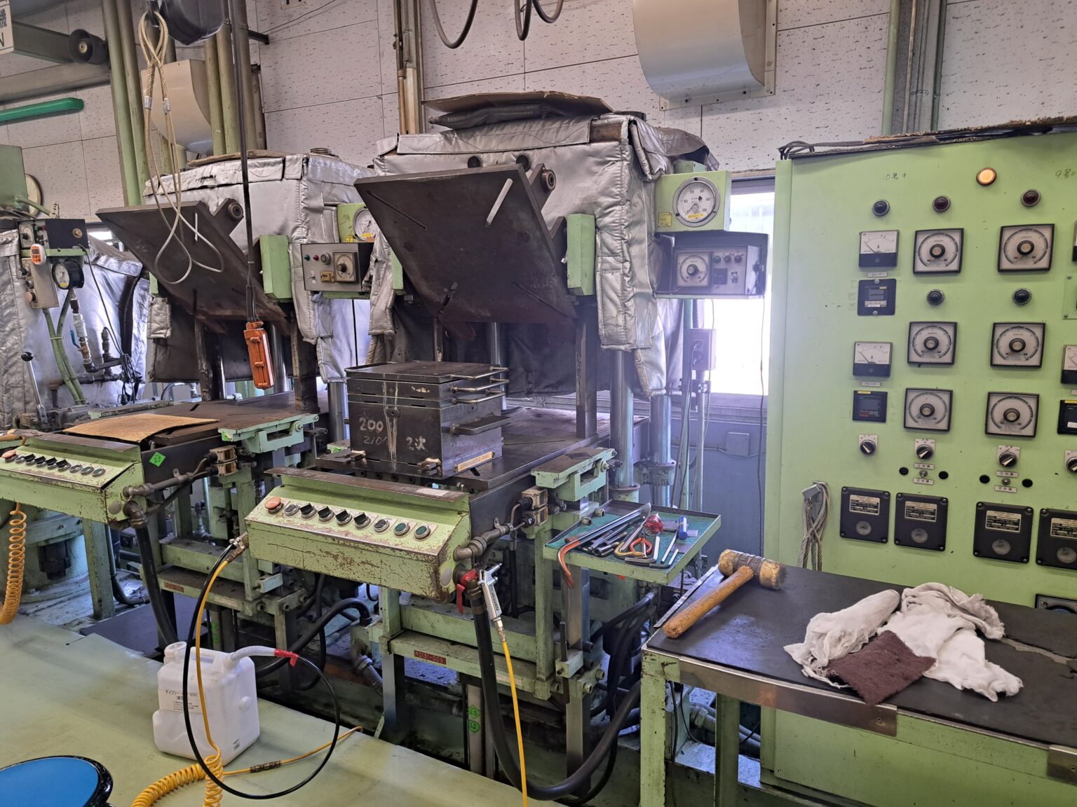 100トン2連プレス